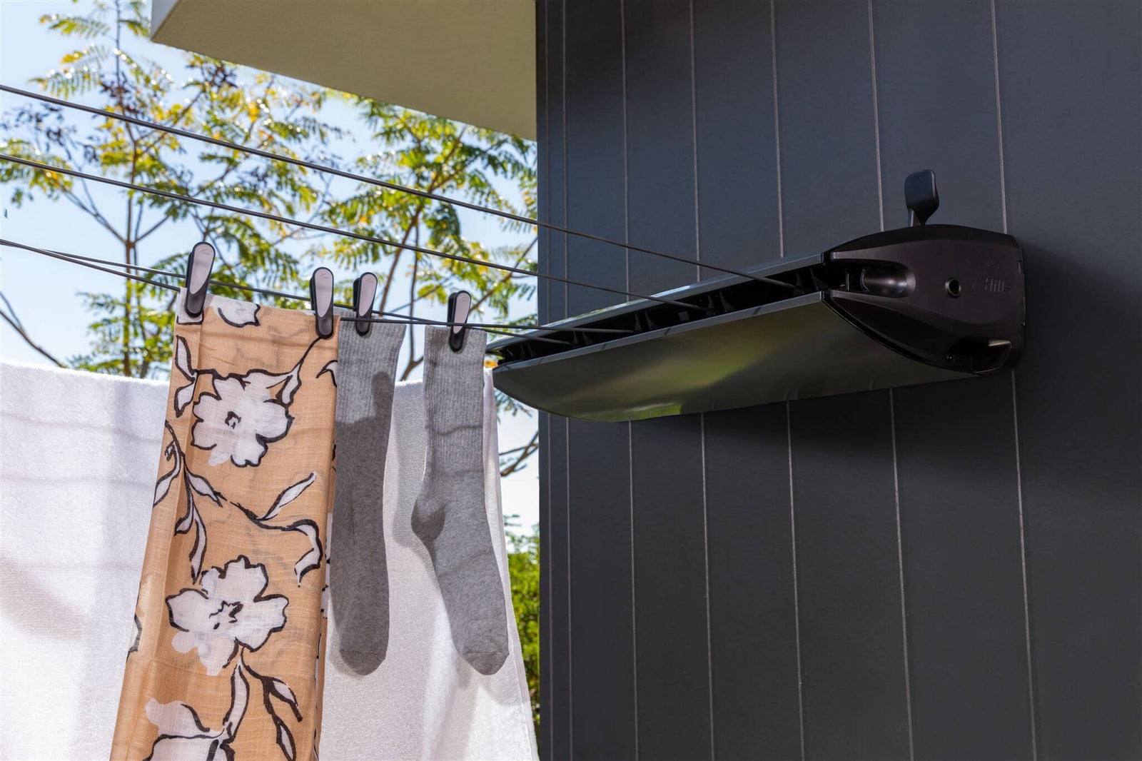 Hills Retracting 33M 5 Line Clothesline